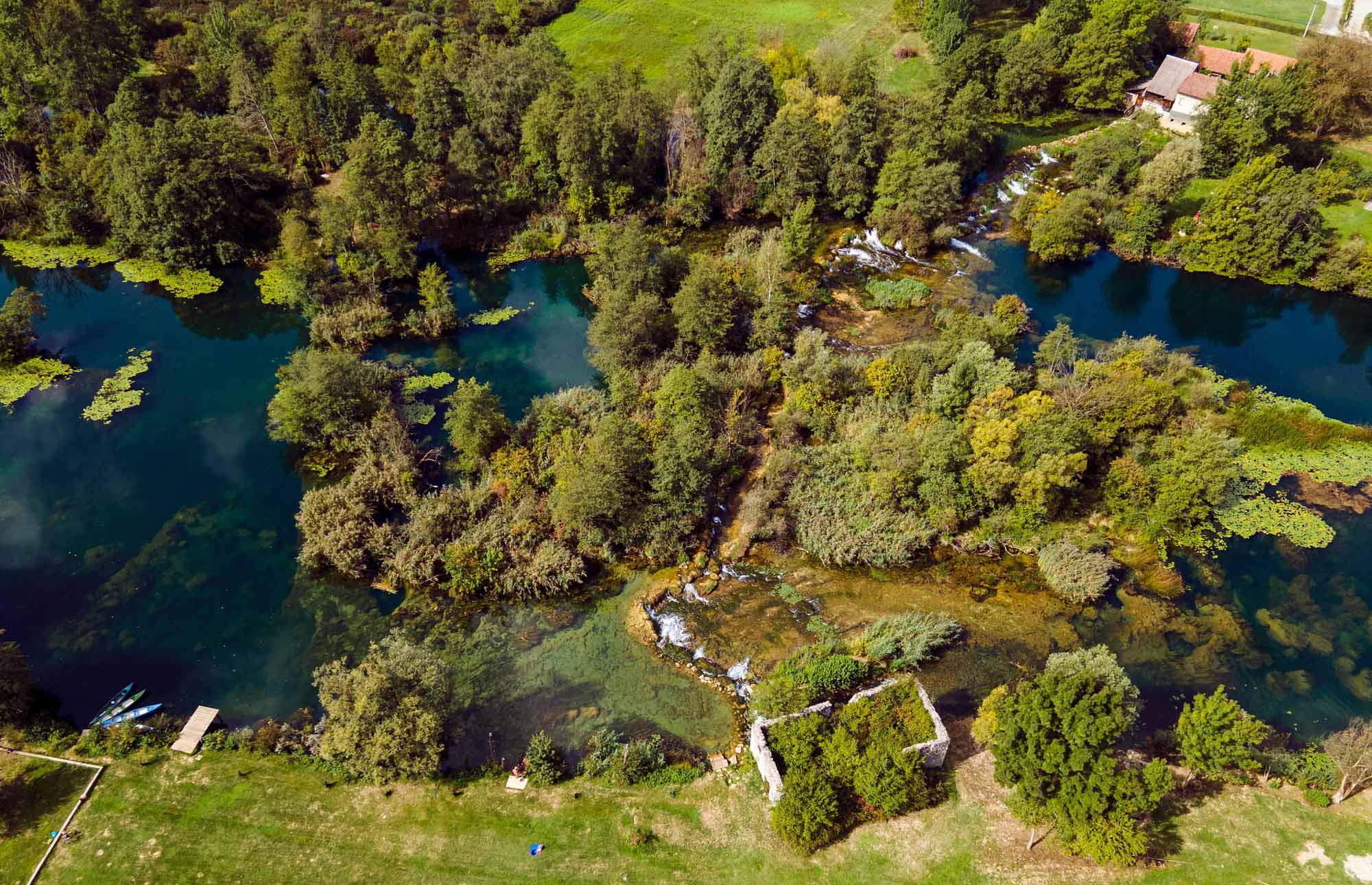 Swimming in the Mrežnica River near Duga Resa accommodation and ...