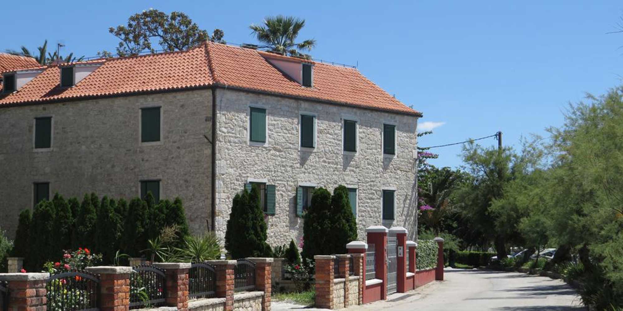 Summer House Cindro Podstrana accommodation and apartments nearby ...