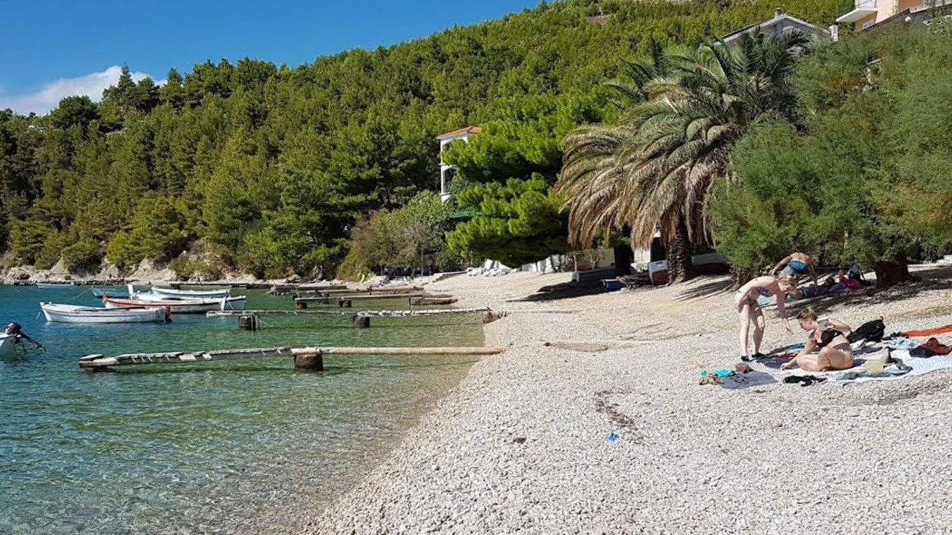 Stanići beach near Omiš accommodation and apartments nearby | Direct ...