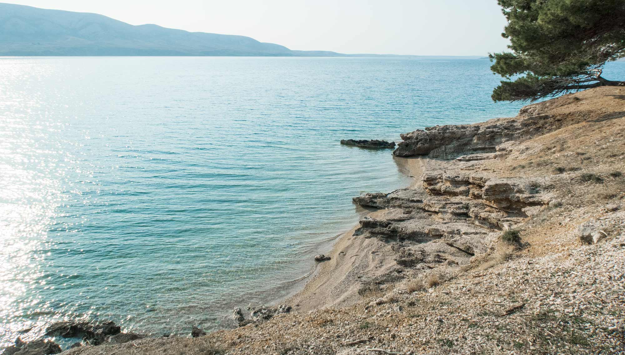 Sunny beach in Metajna accommodation and apartments nearby | Direct-Croatia.com